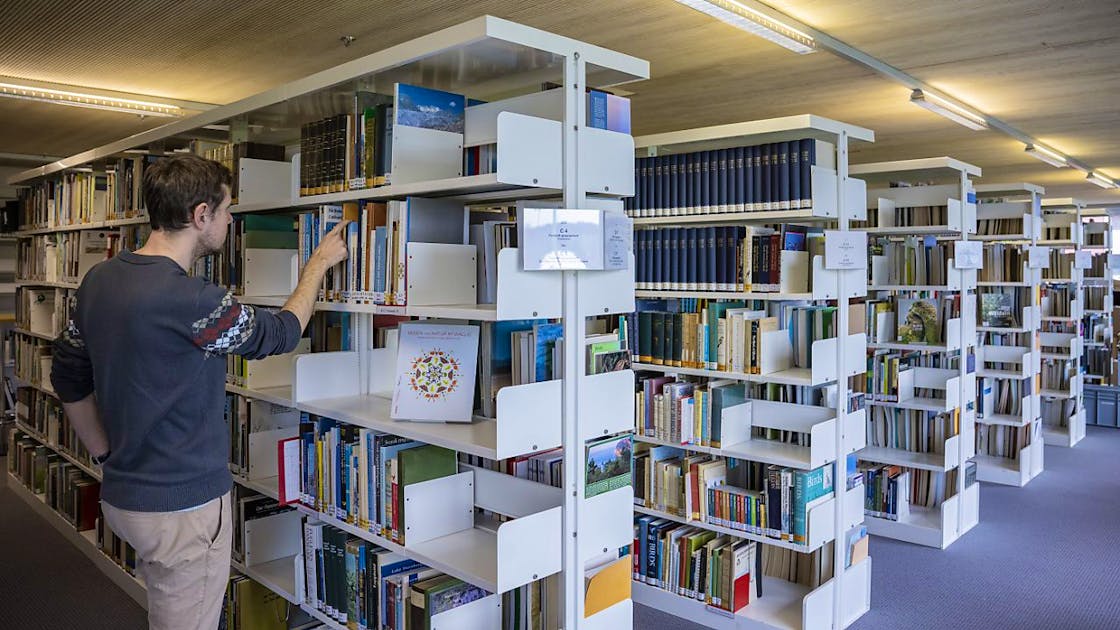 Literature: There are around 1500 public libraries in Switzerland ...