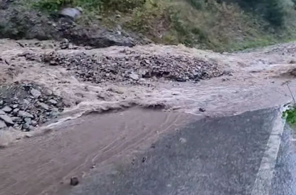 Intempéries: Premières inondations en Valais - Avis de tempête dans le ...