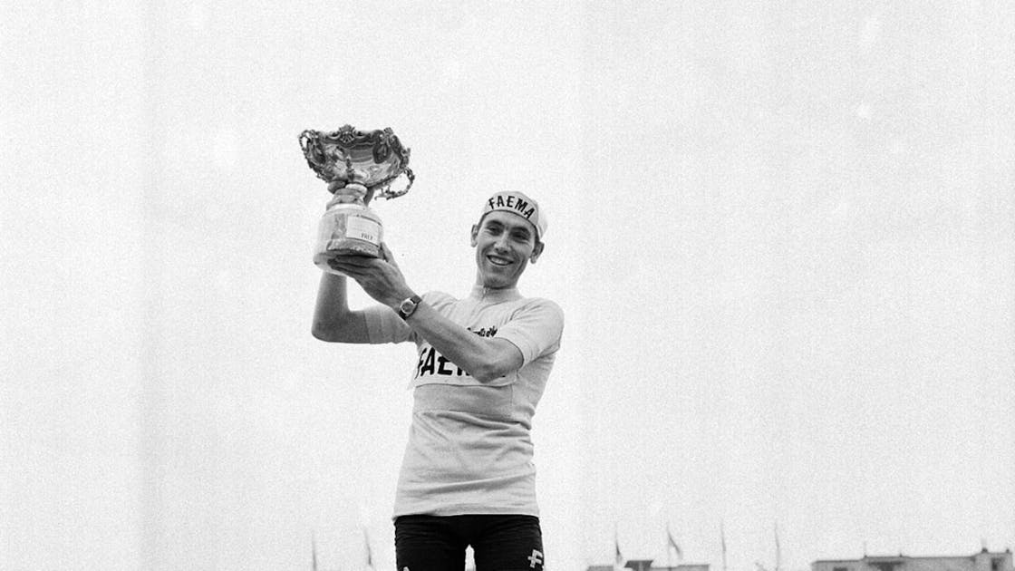 Cycling: Merckx bows to Pogacar | blue News