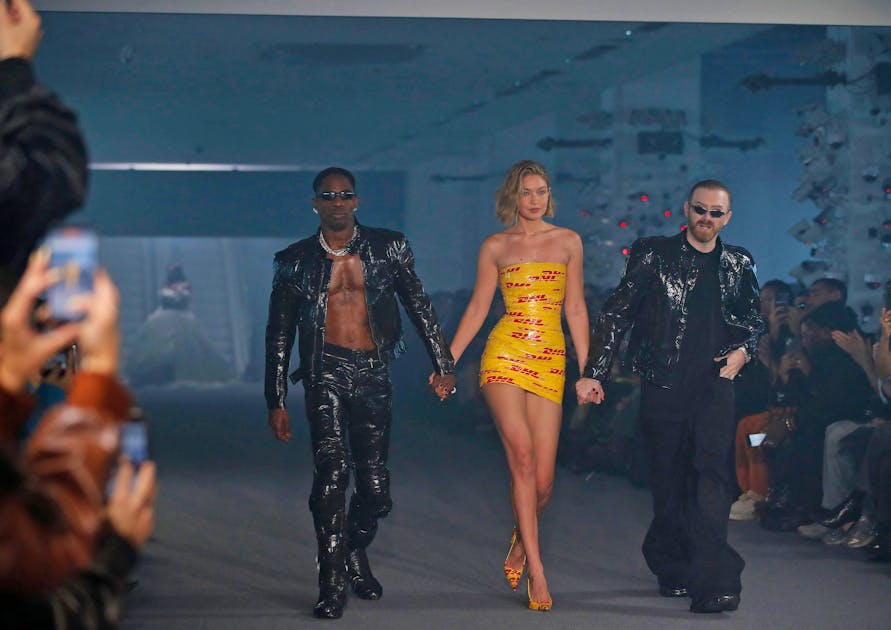 Highlights der Paris Fashion Week: Gigi Hadid stolpert im DHL-Tape ...