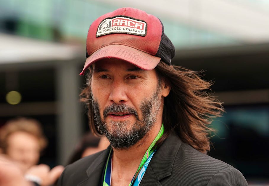 Action star Keanu Reeves almost crashes in US car race | blue News