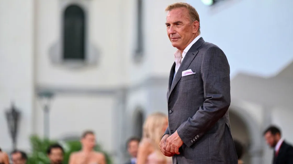 Storm: Kevin Costner records song - donation for hurricane victims ...