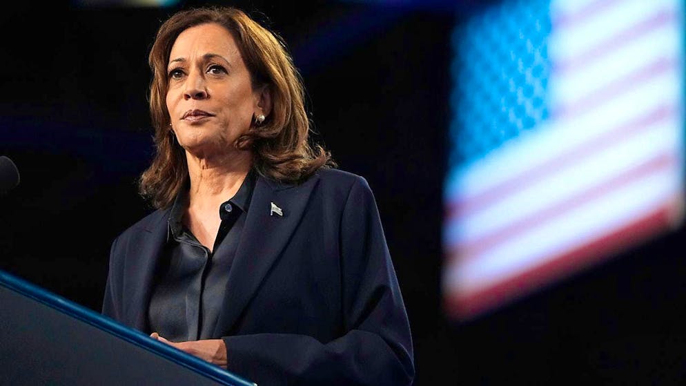 International: Kamala Harris on the cover of fashion magazine "Vogue ...