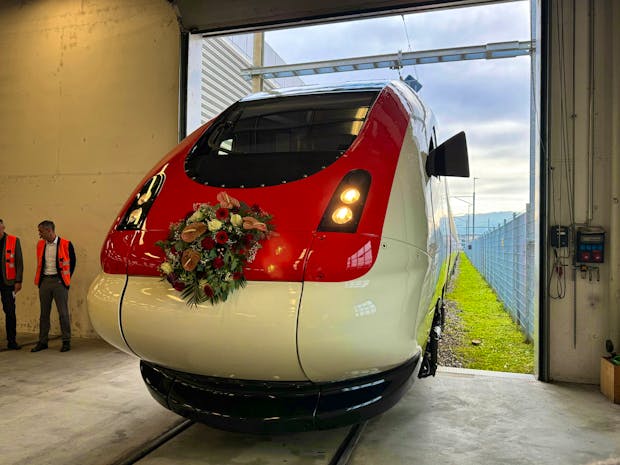 Board the modernized SBB Intercity train now | blue News