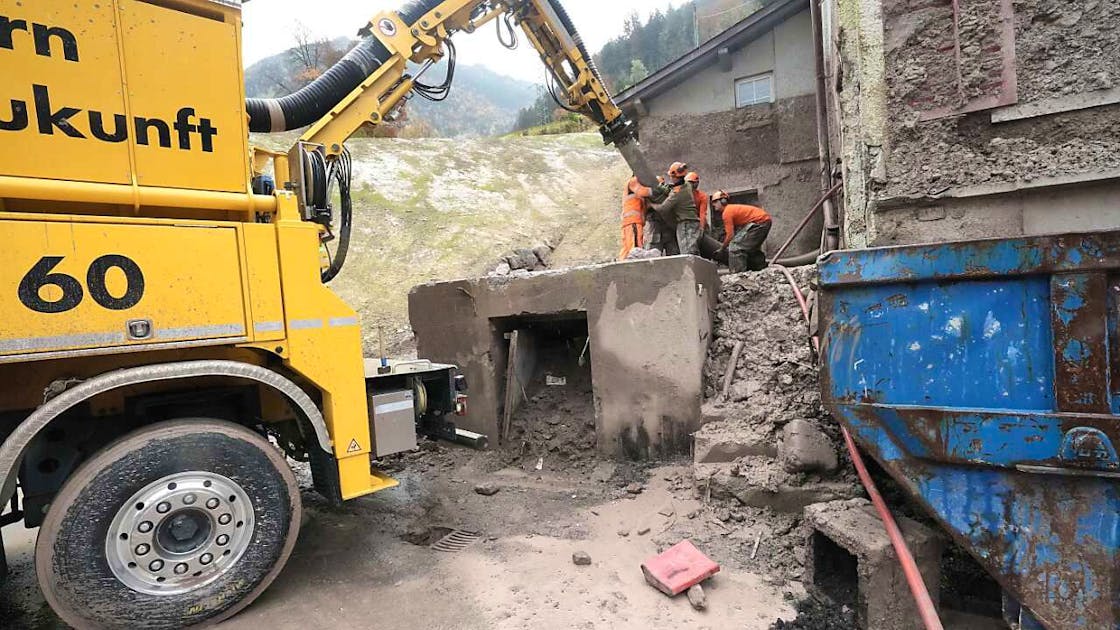 Erdrutsch: Letzte Häuser im Rutschgebiet von Schwanden GL werden freigebaggert | blue News