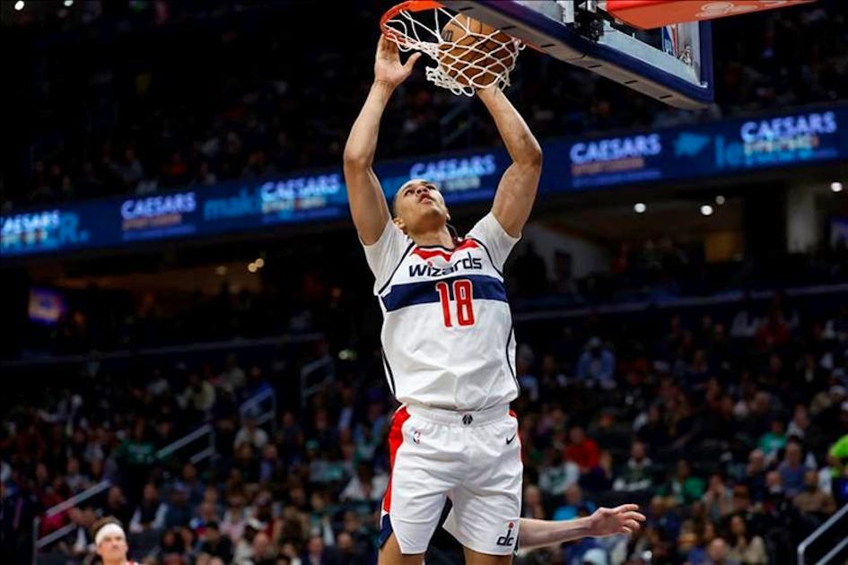 L'elvetico George ha messo a segno 4 punti nel suo esordio in NBA ...