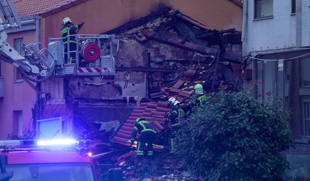 After gas explosion: At least three dead after house collapses in Spain ...