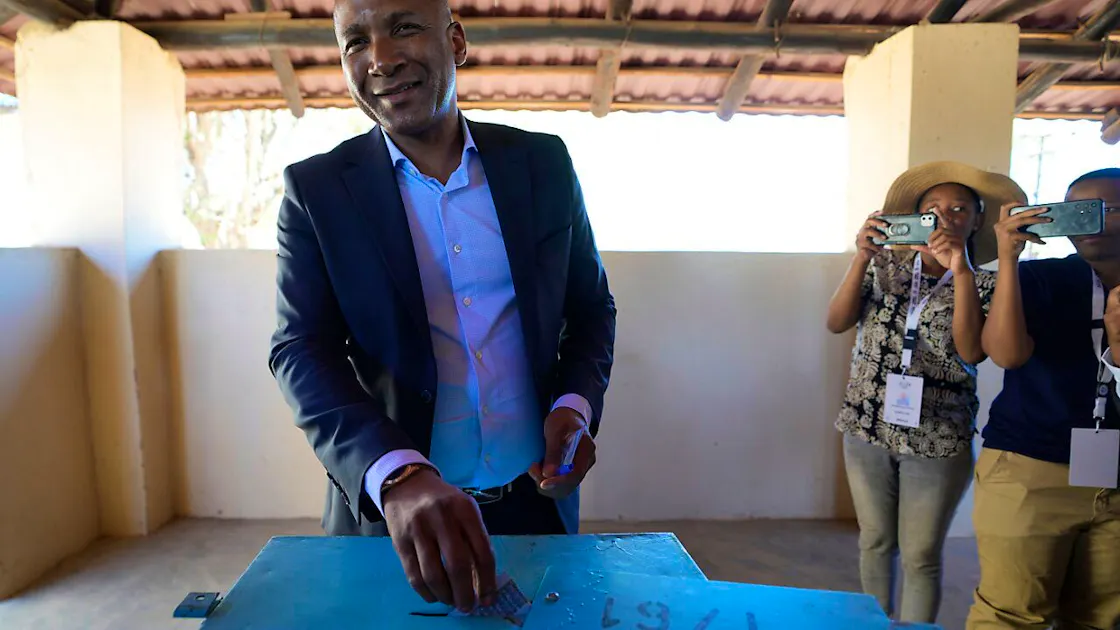 Politics: Opposition wins election in Botswana: Duma Boko new president ...