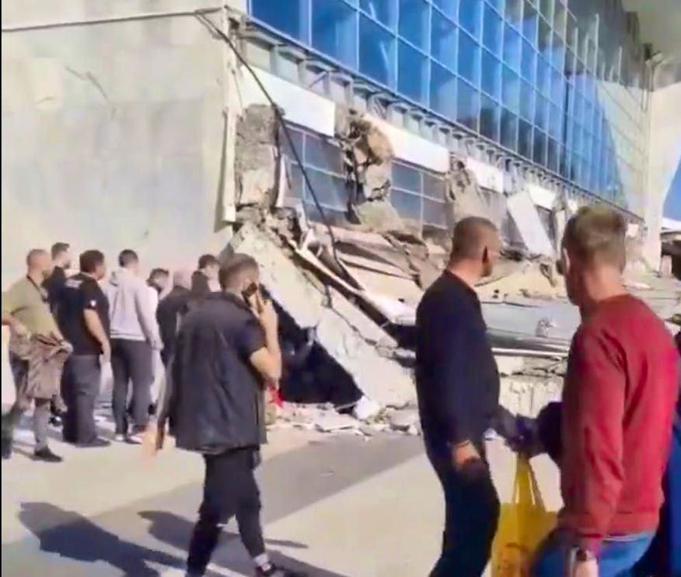 Accident in Serbia: Train station roof collapses - at least eight ...