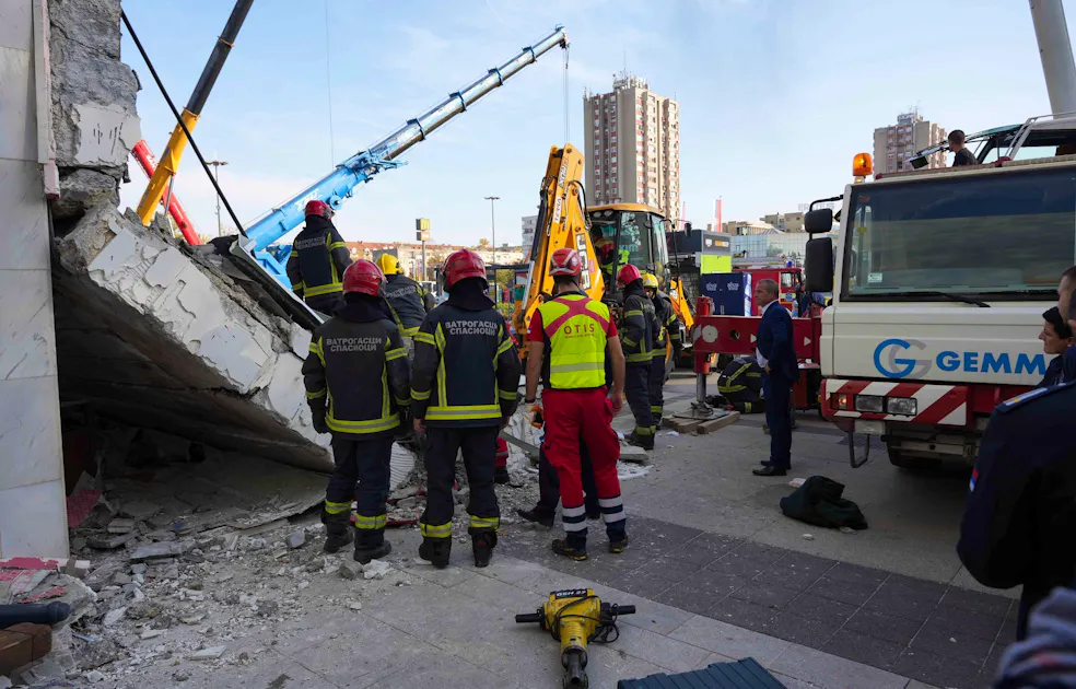 14 dead in the collapse of a train station canopy in Serbia | blue News