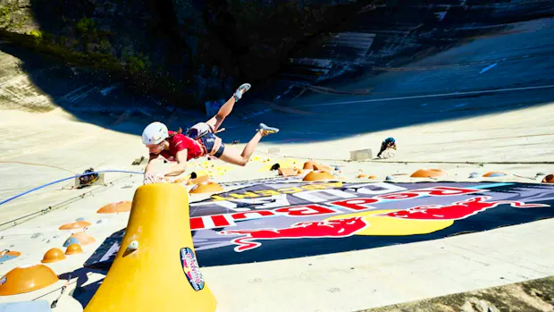 Impressive pictures: Climbing spectacle on the 220-meter dam in the ...