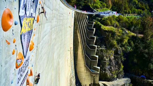 Impressive pictures: Climbing spectacle on the 220-meter dam in the ...