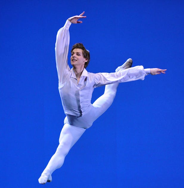 Russian star ballet dancer Shklyarov dies at 39 | blue News