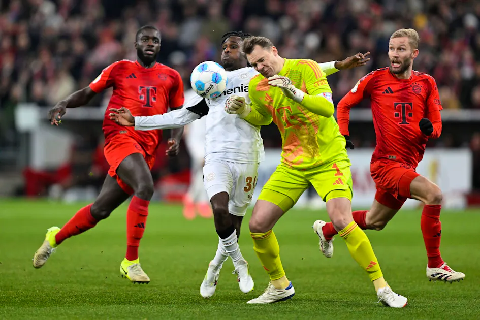 Bayern goalkeeper Manuel Neuer apologizes after red card | blue News