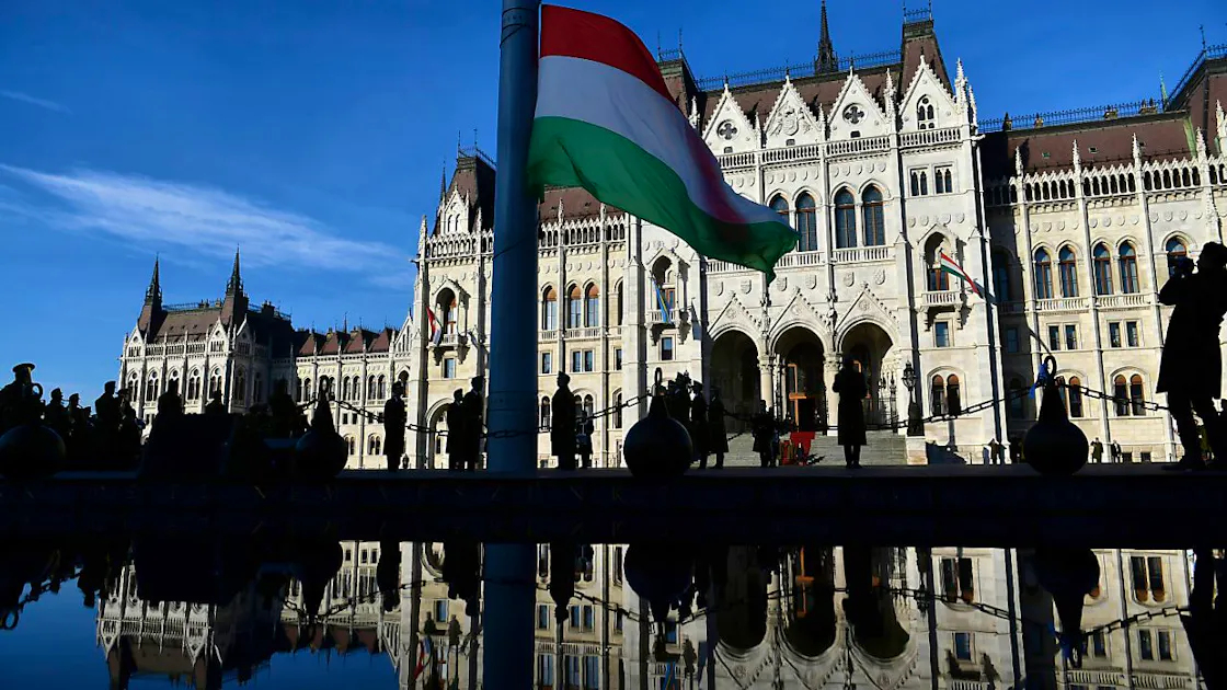 Politik: Ungarns Parlament ändert Wahlgesetz – Orban-Partei profitiert ...