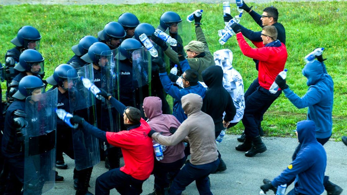 Fangewalt: Registrierte Hooligans sollen keine Tickets mehr kaufen können | blue News
