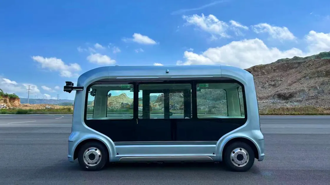 Self-driving shuttle bus to drive airport employees | blue News