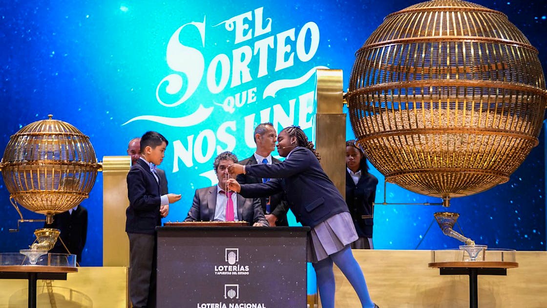 Spanish lottery "El Gordo" distributes record sum | blue News