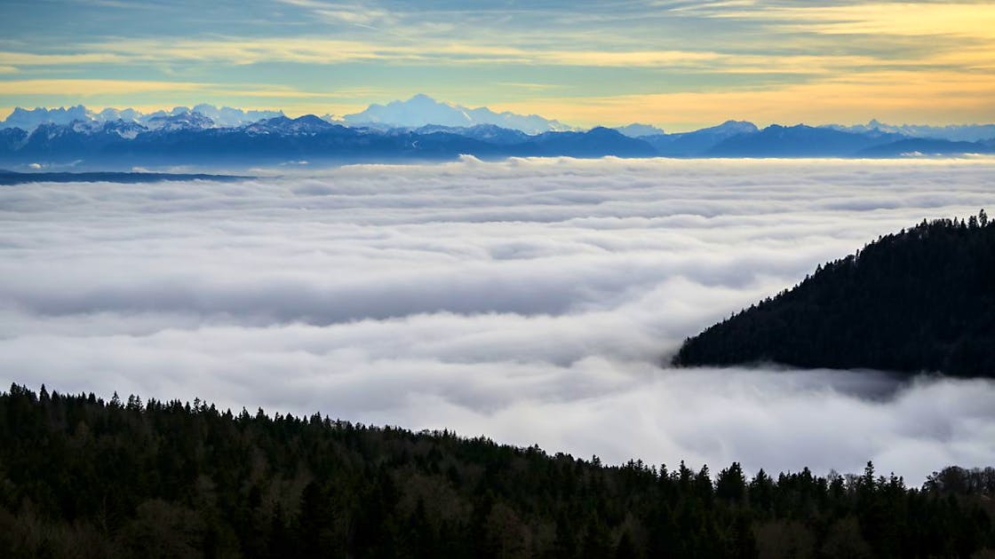 Le brouillard, arrivé par surprise pendant les fêtes, était dur à ...