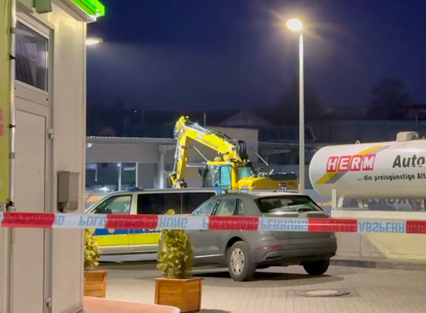 Police shoot excavator driver - the log of a fatal drive | blue News