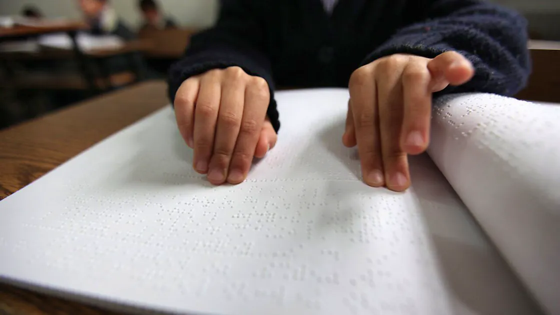 Oggi è la Giornata del codice Braille, da 200 anni fa leggere cechi ...