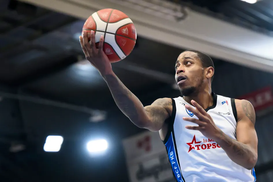 Fribourg Olympic s'incline en Pologne malgré Eric Nottage | blue News