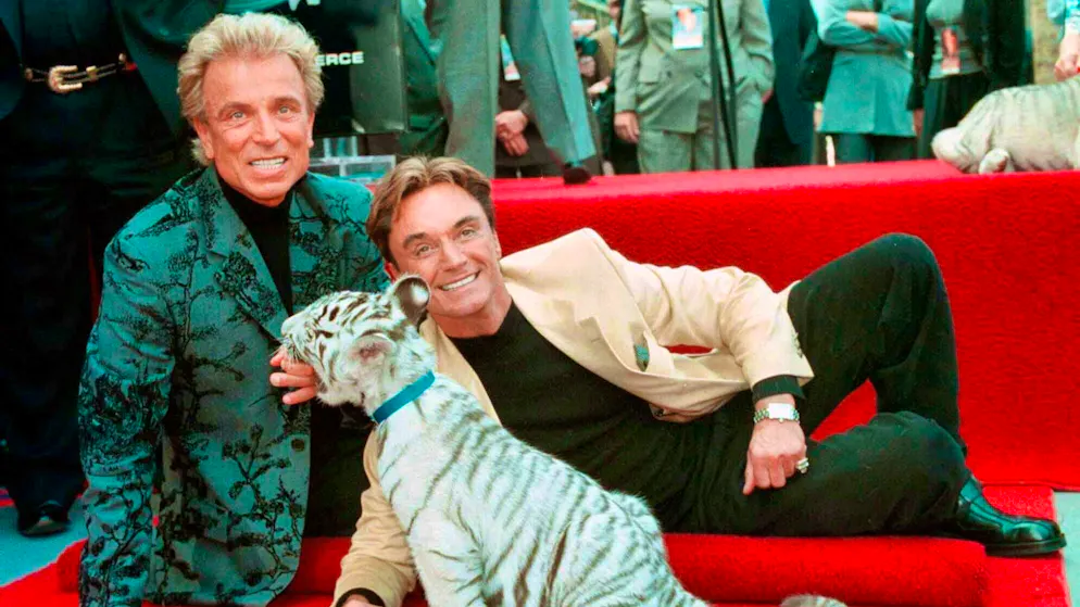 Homeless people take over Siegfried and Roy's estate | blue News