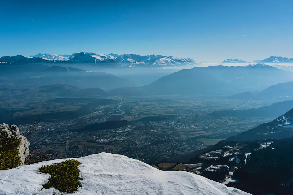 Drame en Isère: Une skieuse de 10 ans percute une paroi rocheuse et ...
