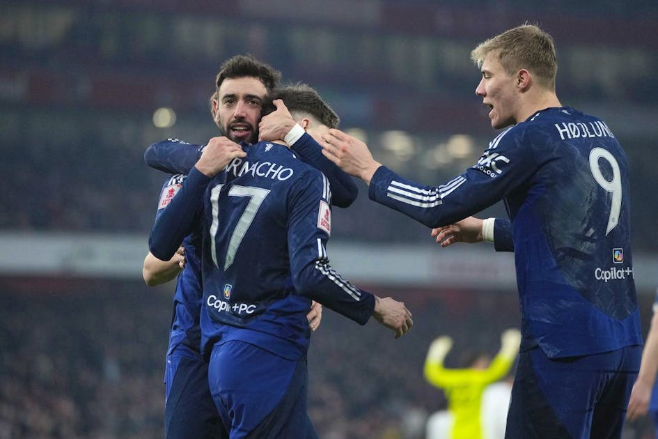 Europa League: Fernandes saves Man United against Rangers in stoppage ...