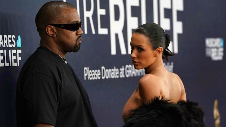 Risse, nudo, «preghiere»: Da Bianca Censori a Lady Gaga, da Nicki Minaj ...