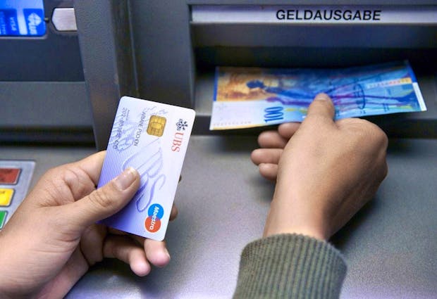 Service becomes more expensive: UBS abolishes two popular ATM functions ...