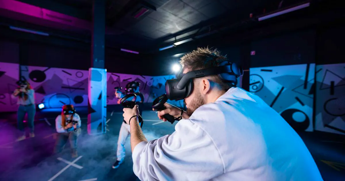 Virtual Game Arena: Eintauchen in VR-Abenteuer | blue Cinema