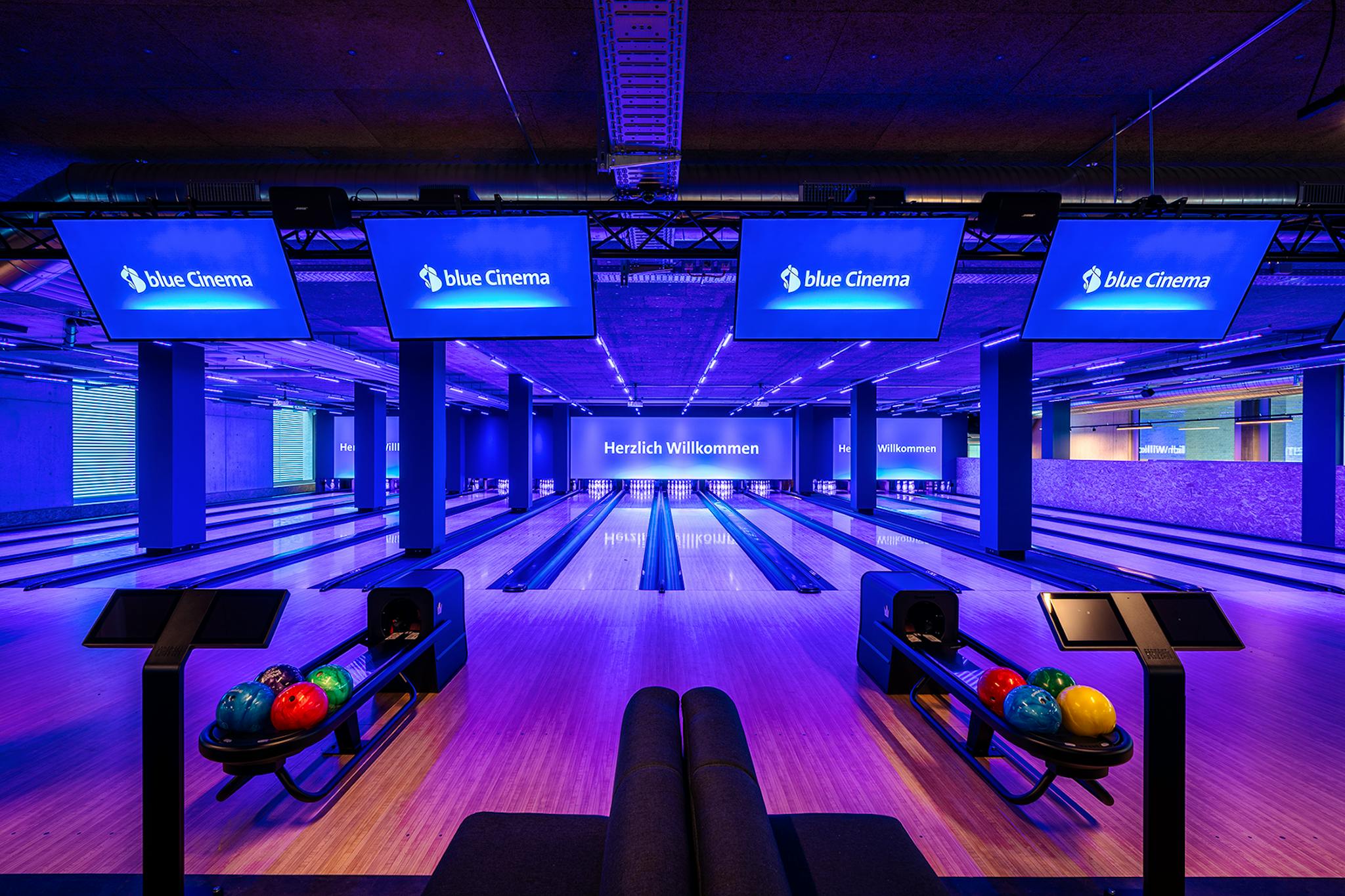 Bowling in Lucerne: Book your experience at the bowling center now