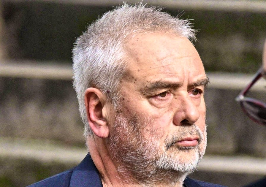 Cervo ucciso nella proprietà di Luc Besson, proprio davanti a sua madre ...
