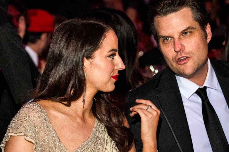 Ashley St. Clair fa causa a Musk dopo aver detto di aver partorito il suo 13esimo figlio | blue News