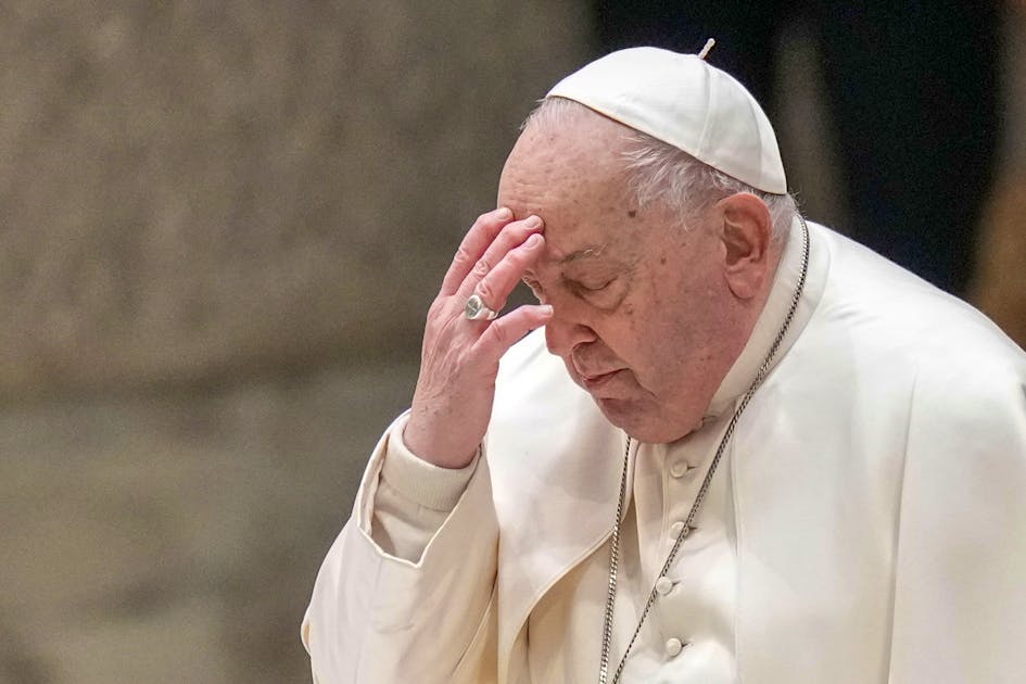 Vatican allows rosaries to be prayed: Sick Pope Francis in a "highly ...