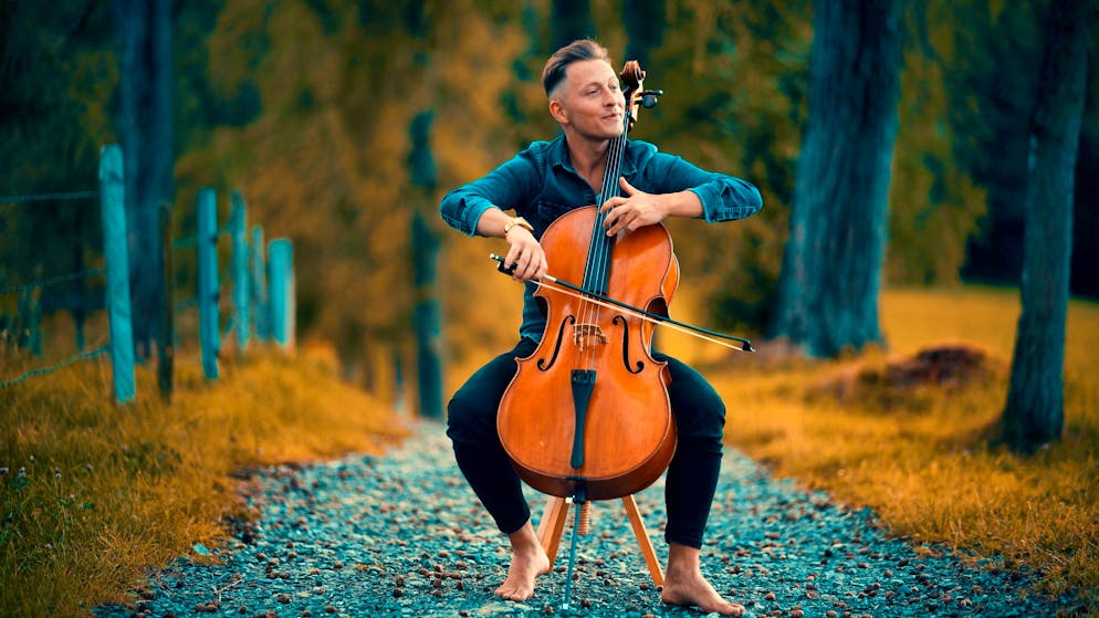 From the Emmental to the world stage: Barefoot cellist Jodok Vuille: "I ...