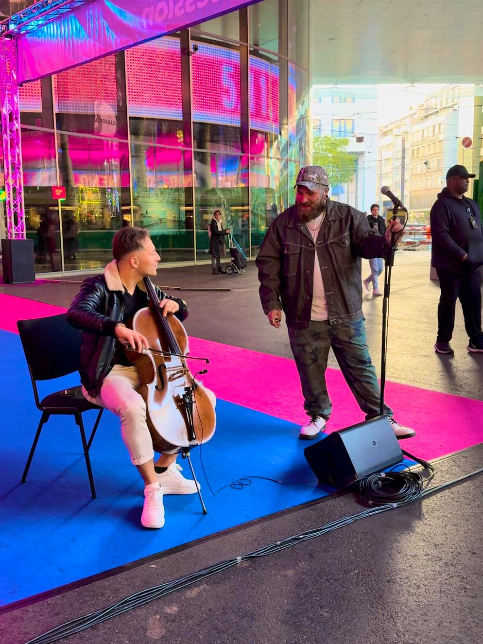 From the Emmental to the world stage: Barefoot cellist Jodok Vuille: "I ...