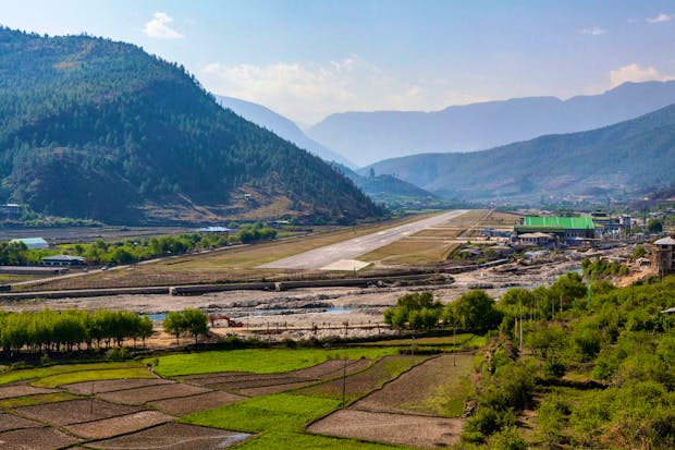 Steep slopes, short taxiways: These are the most dangerous runways in ...