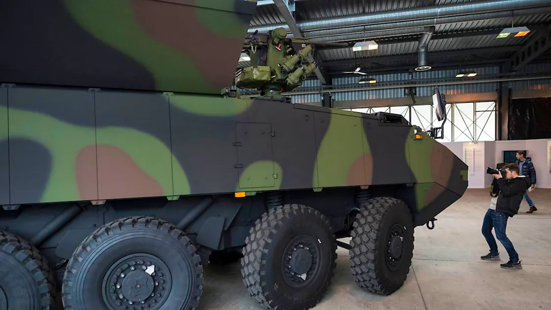Unfall bei Fahrschule: Panzer der Schweizer Armee stürzt in die Aare ...