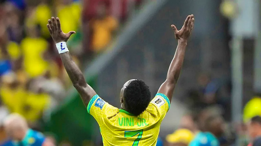 Vinicius Junior scores Brazil's winner in stoppage time | blue News