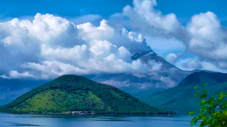 Australia: Volcanic eruption in Indonesia - flights to Bali affected ...