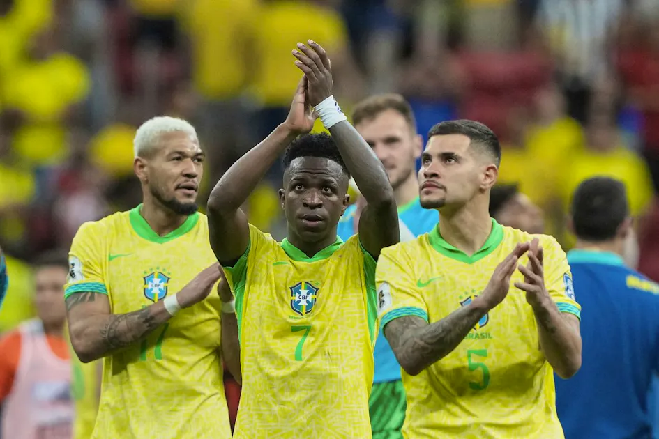 Vinicius Junior scores Brazil's winner in stoppage time | blue News