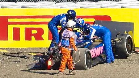 Horror crash in Formula 1: Alpine driver crashes into the barrier at ...