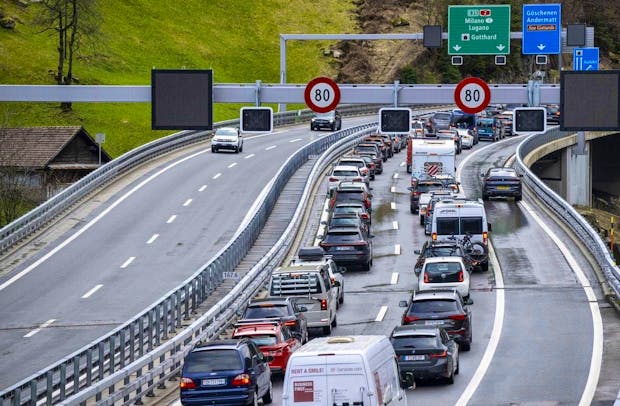 Why is there always a traffic jam? Phantom traffic jams explained ...