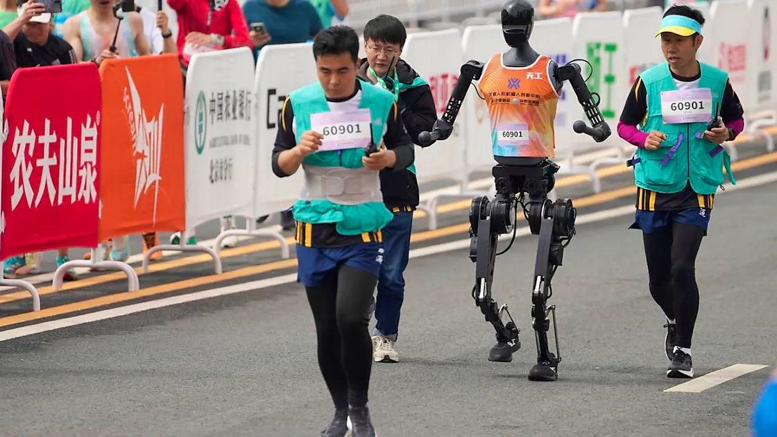 Latest news: Robots compete in half marathon in China | blue News