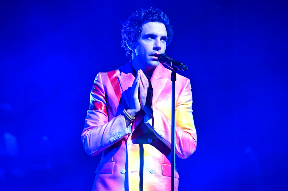 Mika si racconta: «Non parlavo, poi la musica mi ha ridato la voce ...