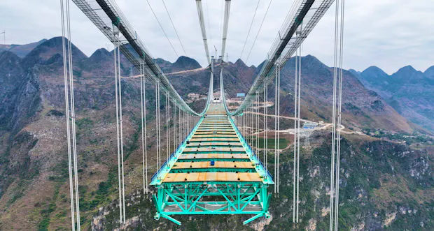 625 meters above the ground: China is building the world's highest ...