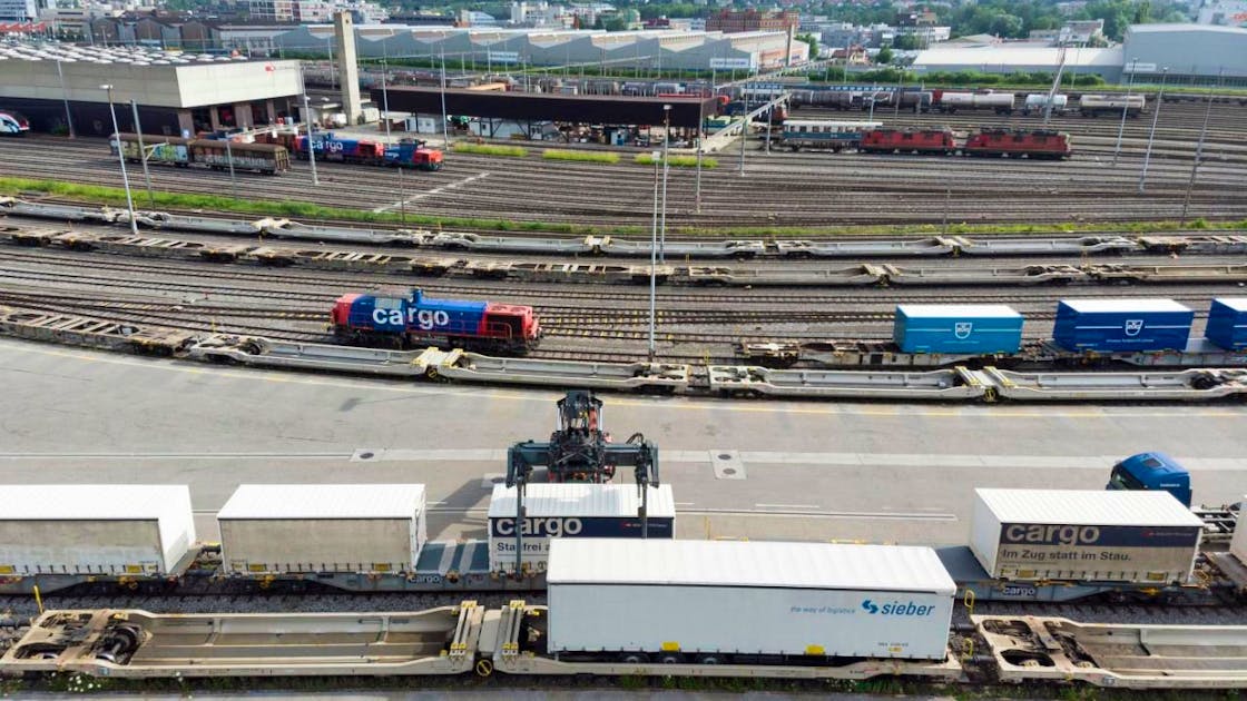 Rail transport: SBB Cargo cuts 65 full-time jobs | blue News
