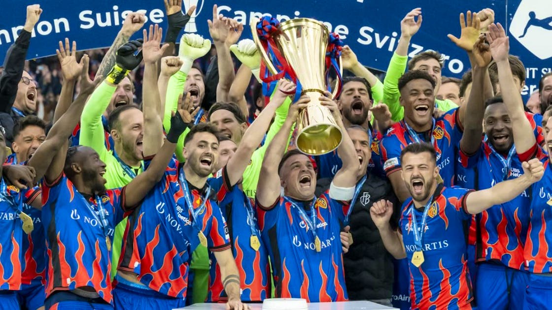 Football: FC Basel officially celebrates as champions with trophy ...